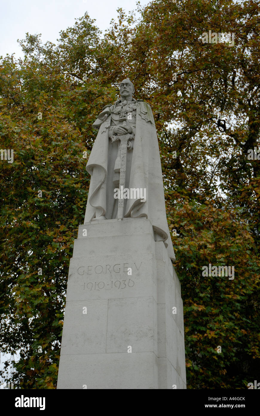 Statue of King George V, Westminster, London, UK Stock Photo - Alamy