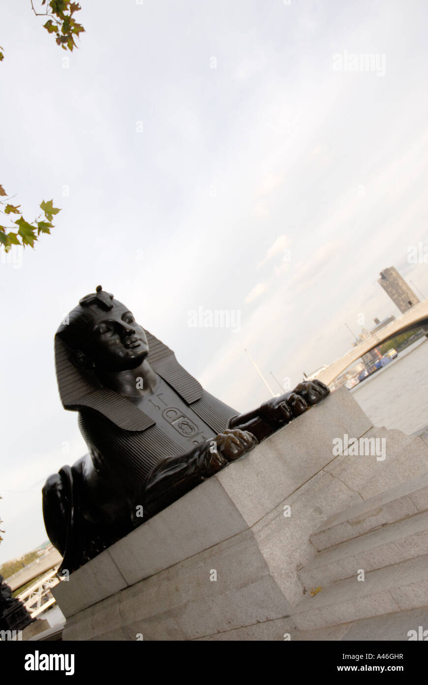 The london eye and sphinx hi-res stock photography and images - Alamy
