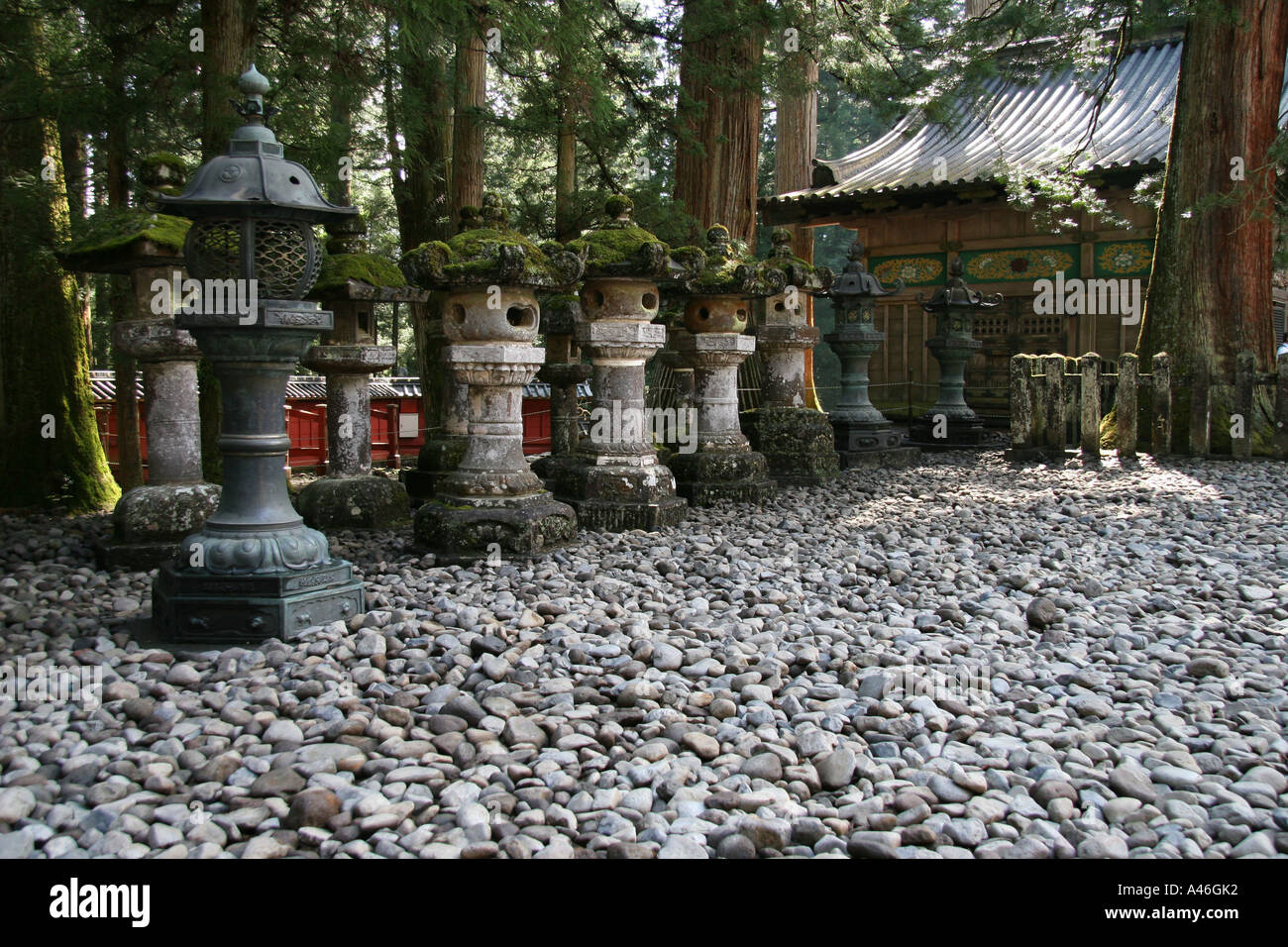 Stone Lanterns Nikko Steinlaternen Stock Photo - Alamy