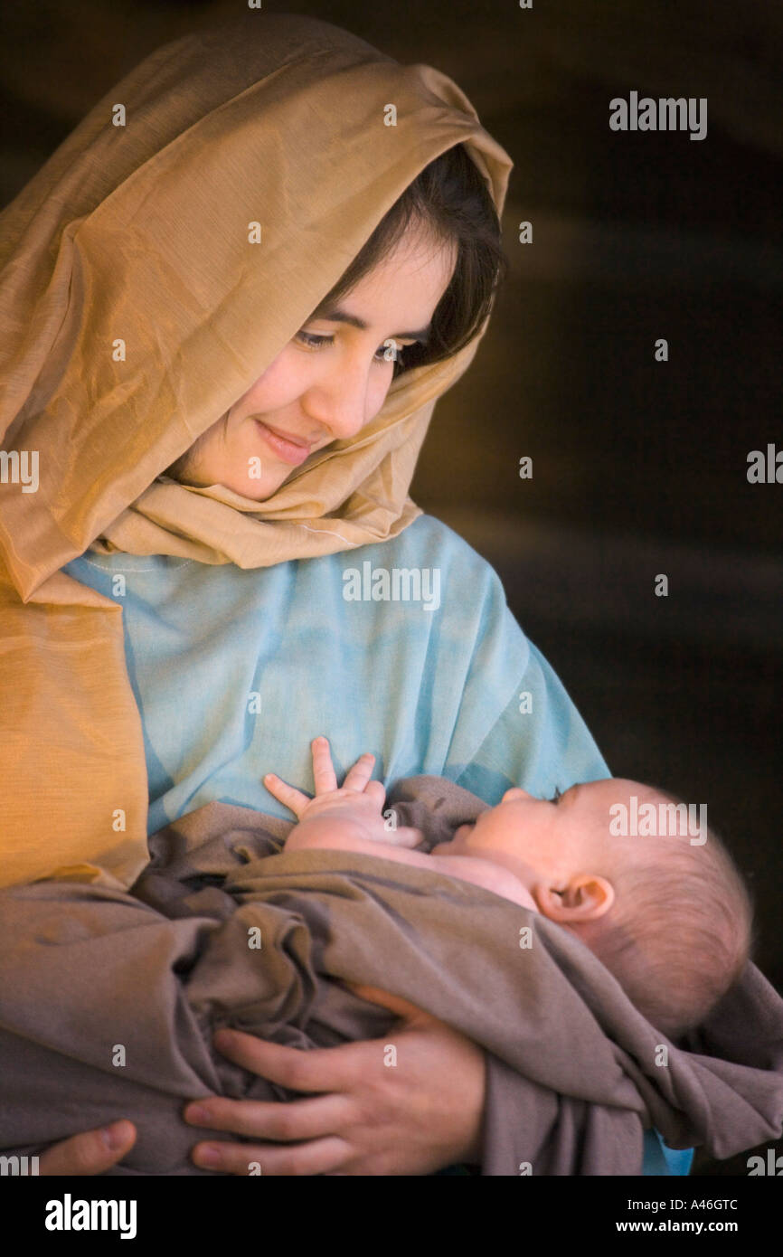 Mother mary with boy jesus hi-res stock photography and images - Alamy