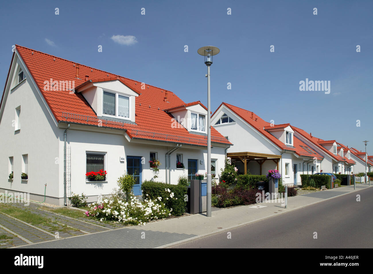 Semidetached buildings hi-res stock photography and images - Alamy