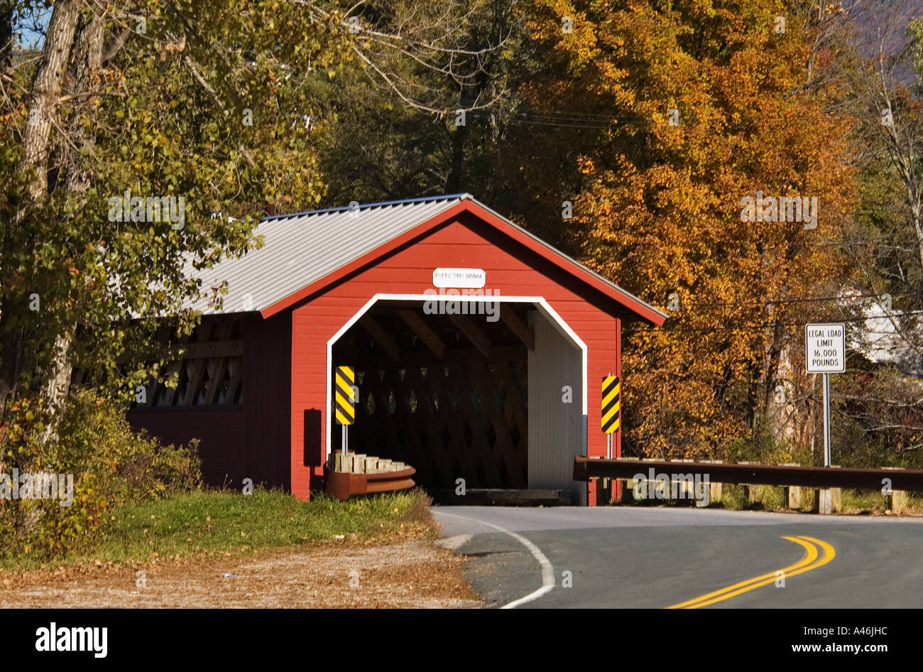 Paper mill new england hi-res stock photography and images - Alamy