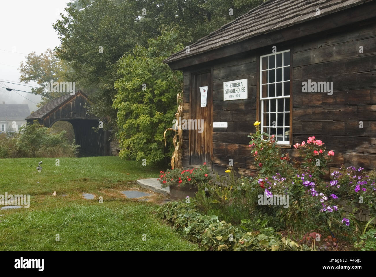 Covered bridge schoolhouse hi-res stock photography and images - Alamy