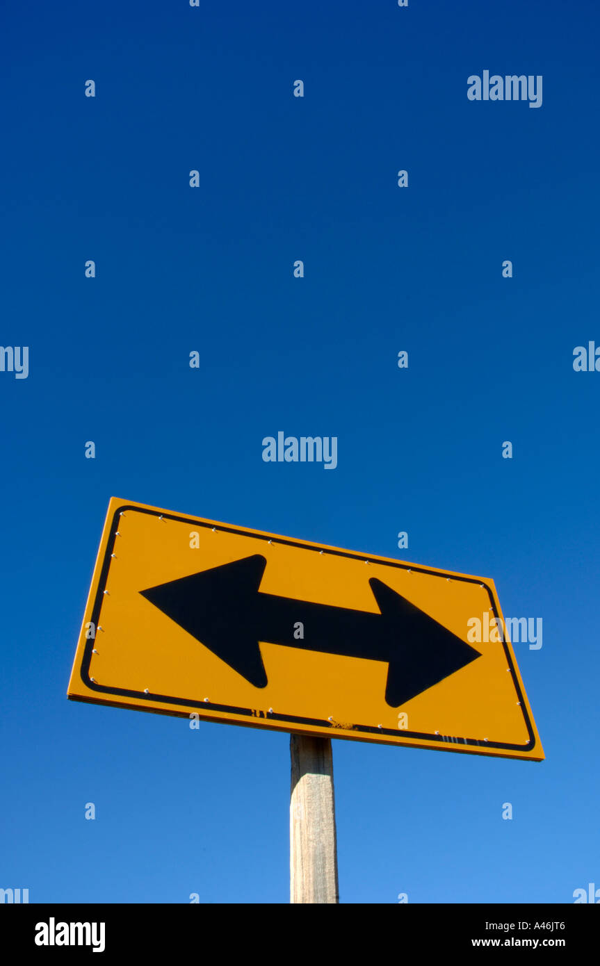 Two arrows hi-res stock photography and images - Alamy