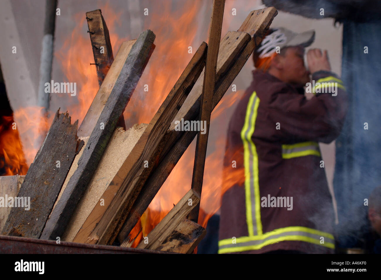 britsh firefighters strike a striking firefighter drinks tea behind a ...