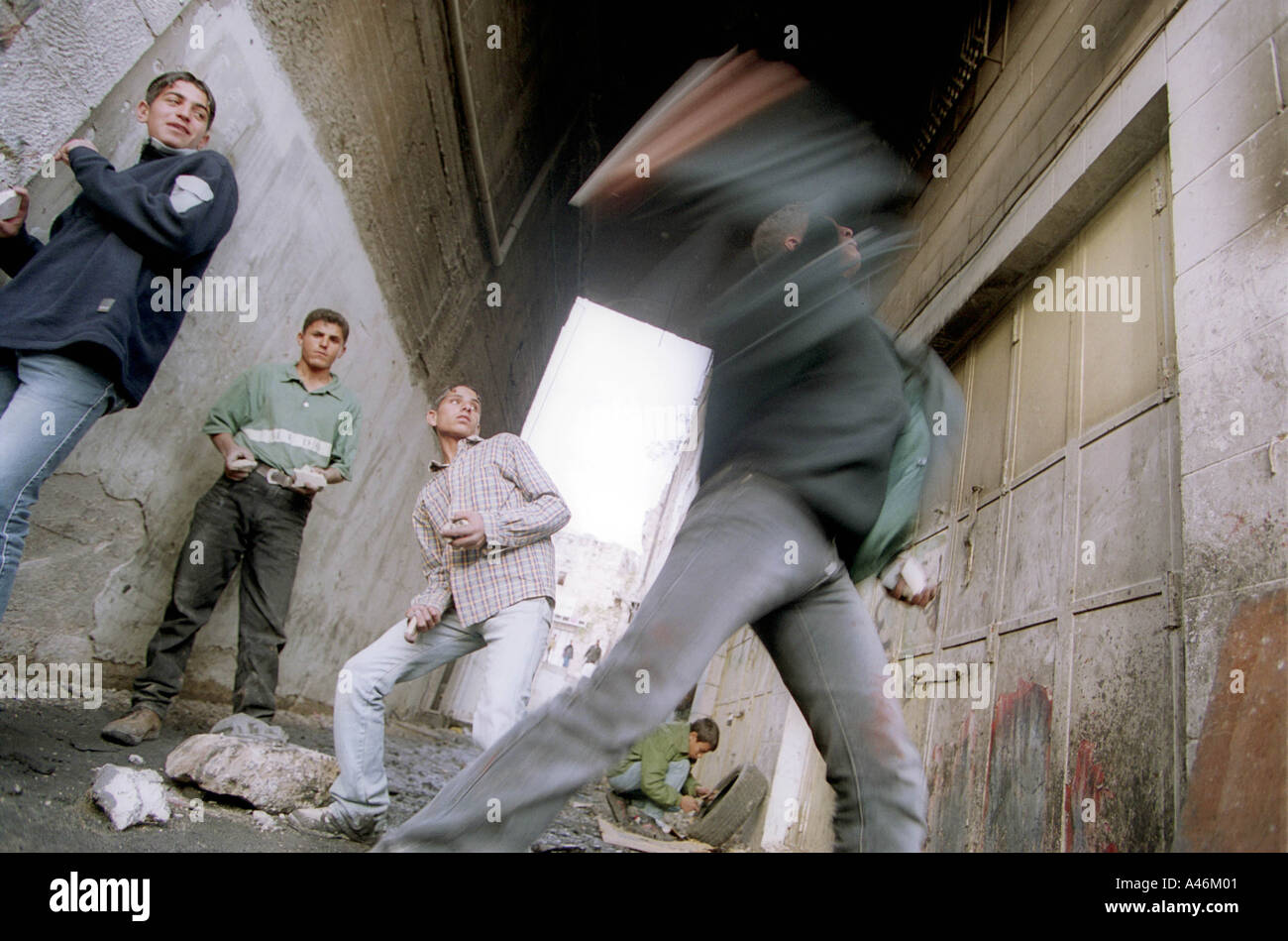 Boys throw stones hi-res stock photography and images - Alamy