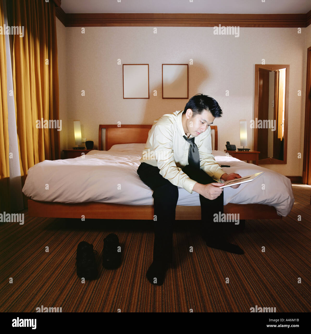 Man looking photograph hi-res stock photography and images - Alamy