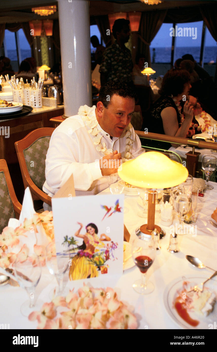 oriana cruise liner passengers enjoy a meal in the restaurant Stock ...