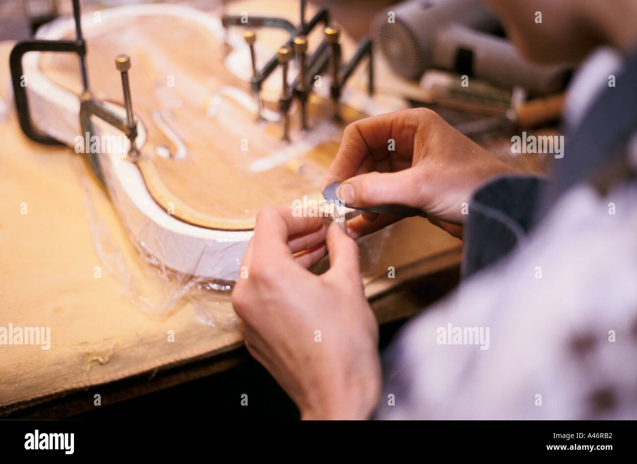Craftsman making a violin hi-res stock photography and images - Alamy