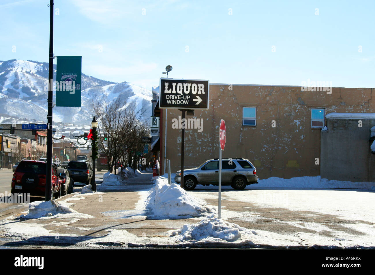 Drive through liqour store Stock Photo - Alamy