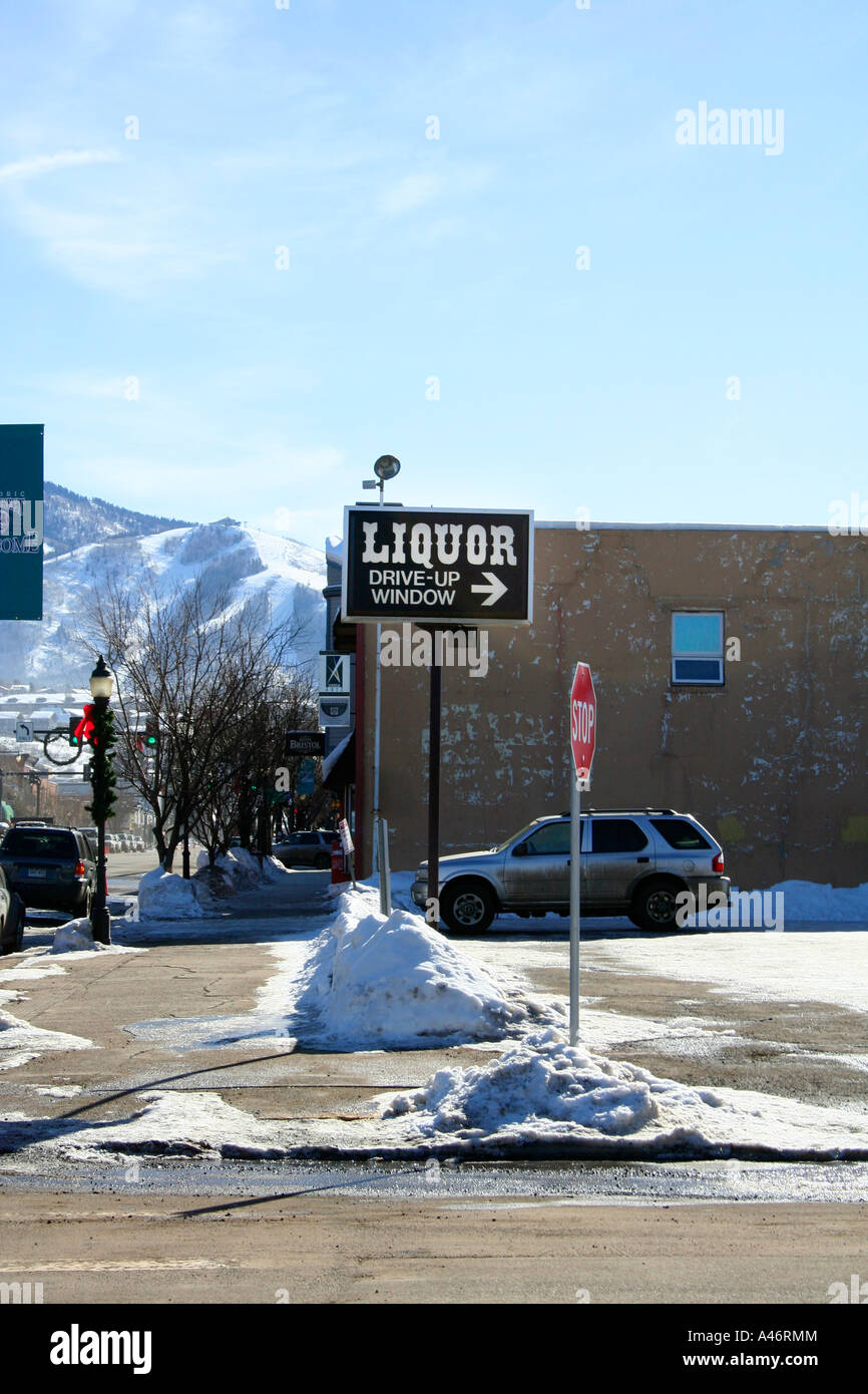Drive through liqour store Stock Photo - Alamy
