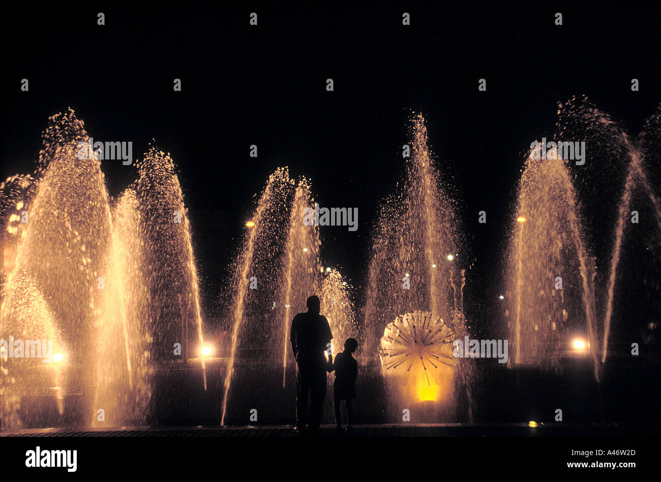 Saddam statue firdos hi-res stock photography and images - Alamy