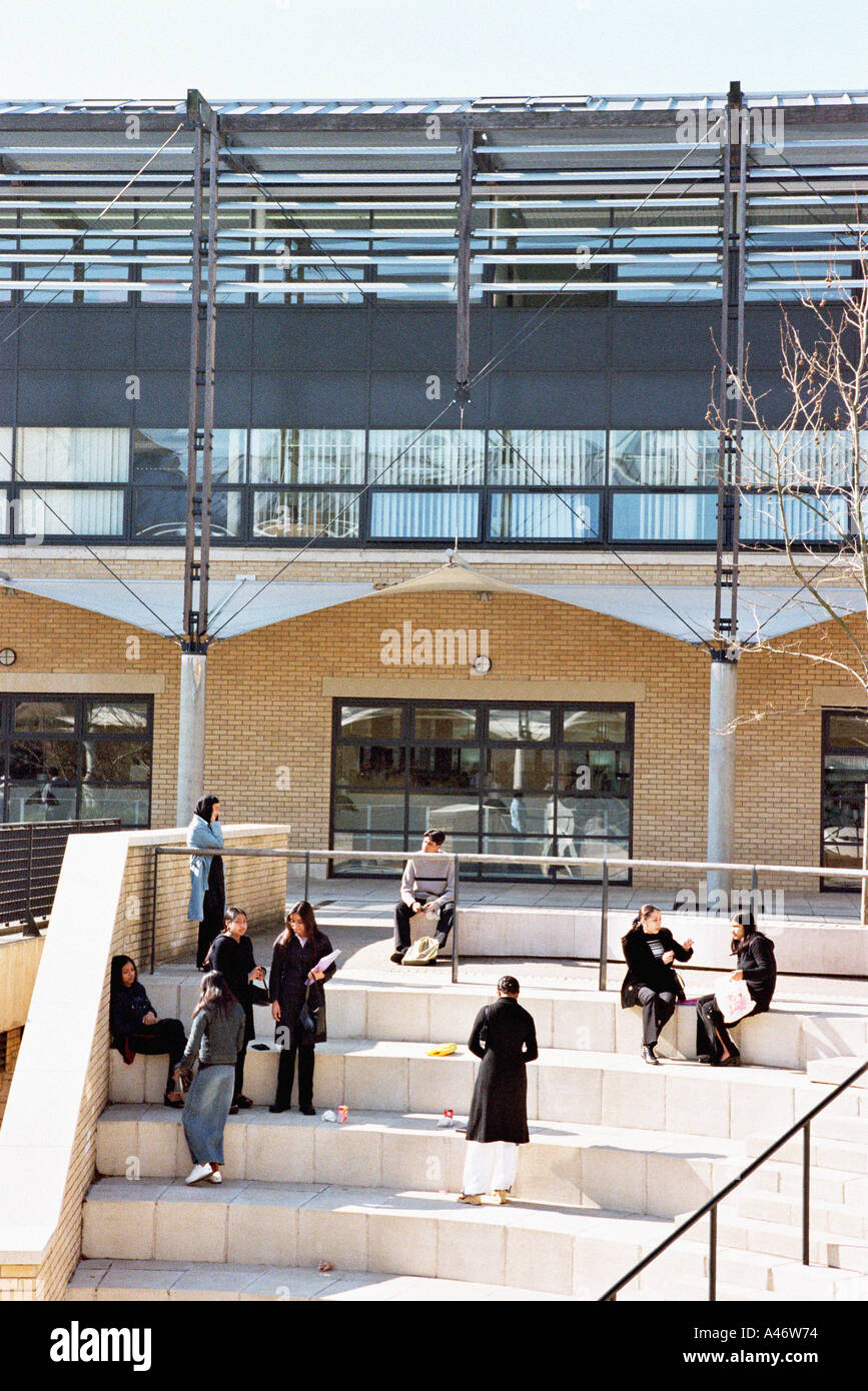 Outside library hi-res stock photography and images - Alamy