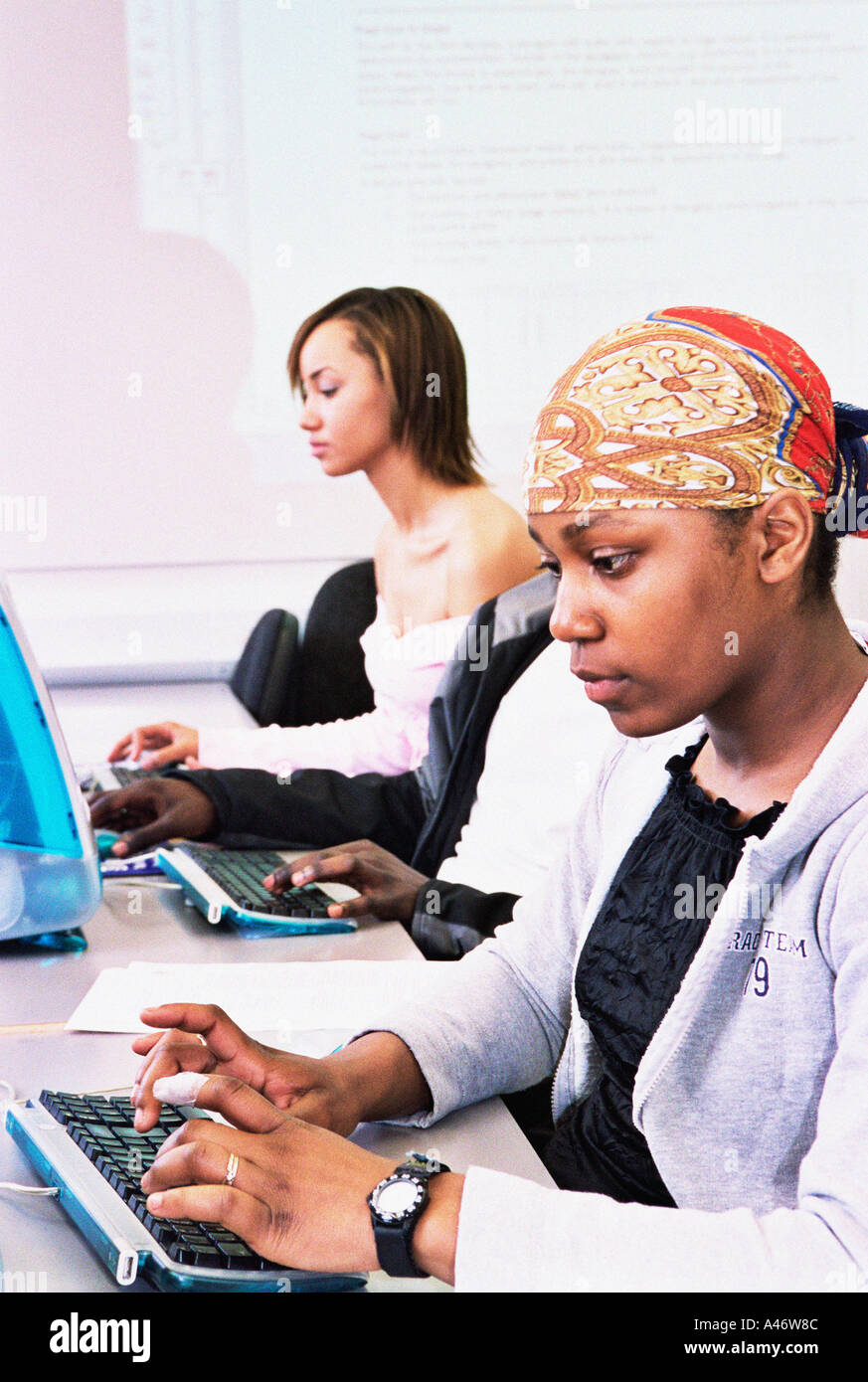 Mature students computers hi-res stock photography and images - Alamy