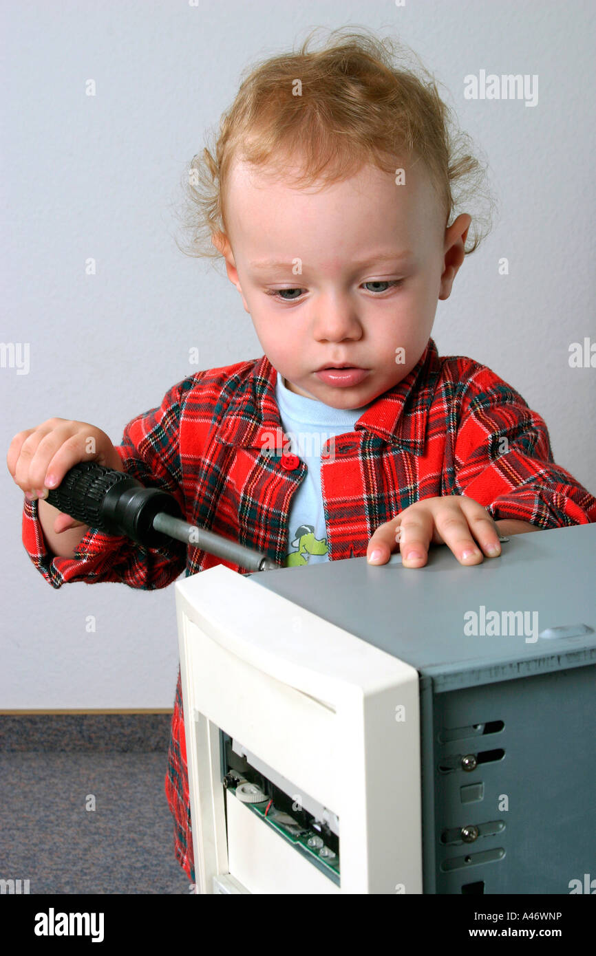 Children fixing a computer hi-res stock photography and images - Alamy