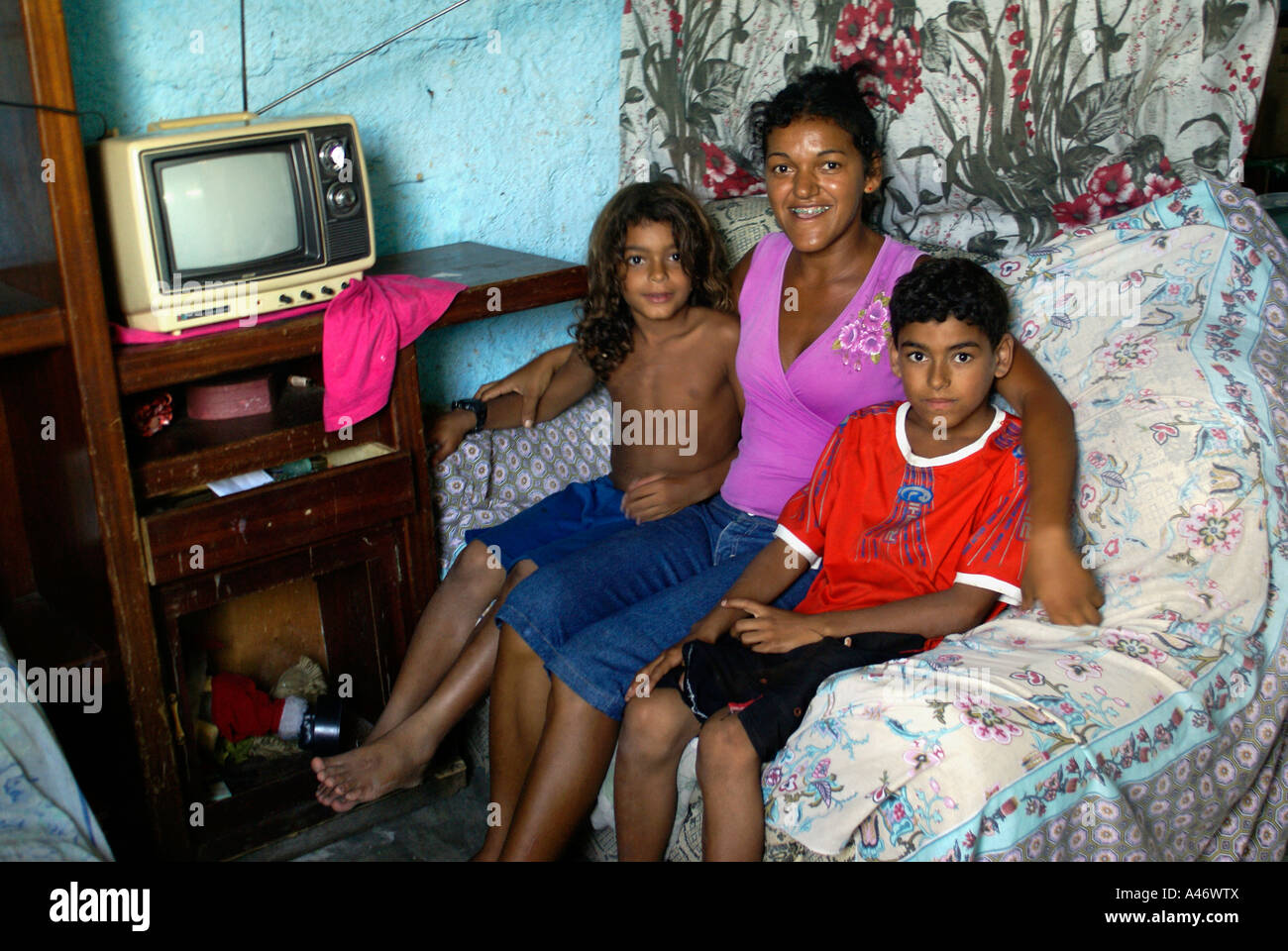 Black mum and son hi-res stock photography and images - Alamy