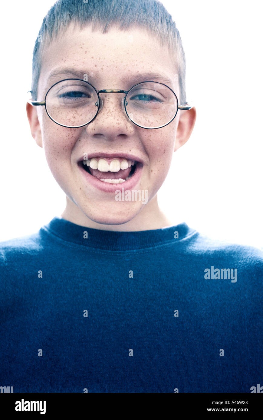 A young boy smiling Stock Photo - Alamy