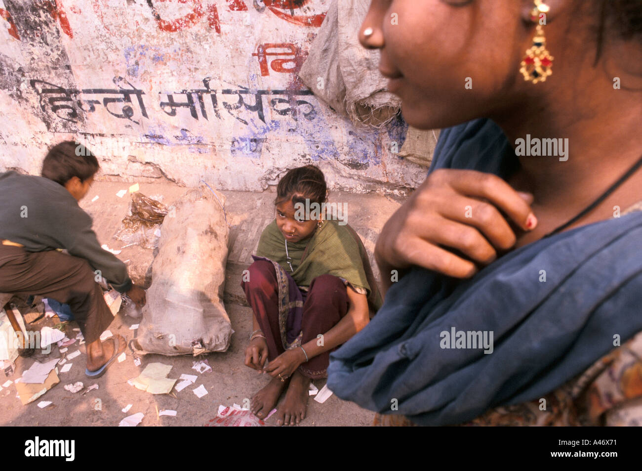 child rag pickers delhi india Stock Photo - Alamy