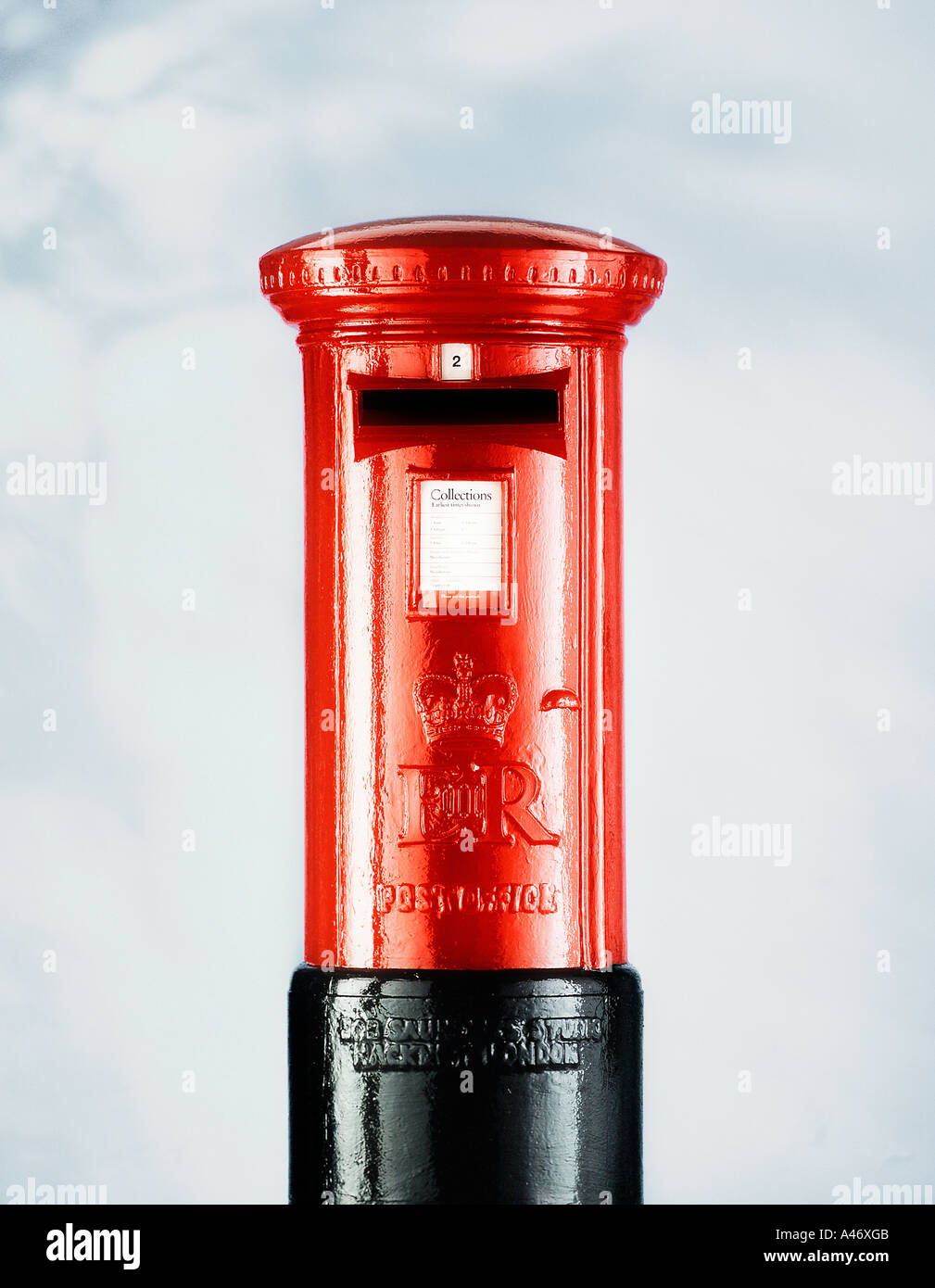 A red Royal Mail pillar box Stock Photo - Alamy