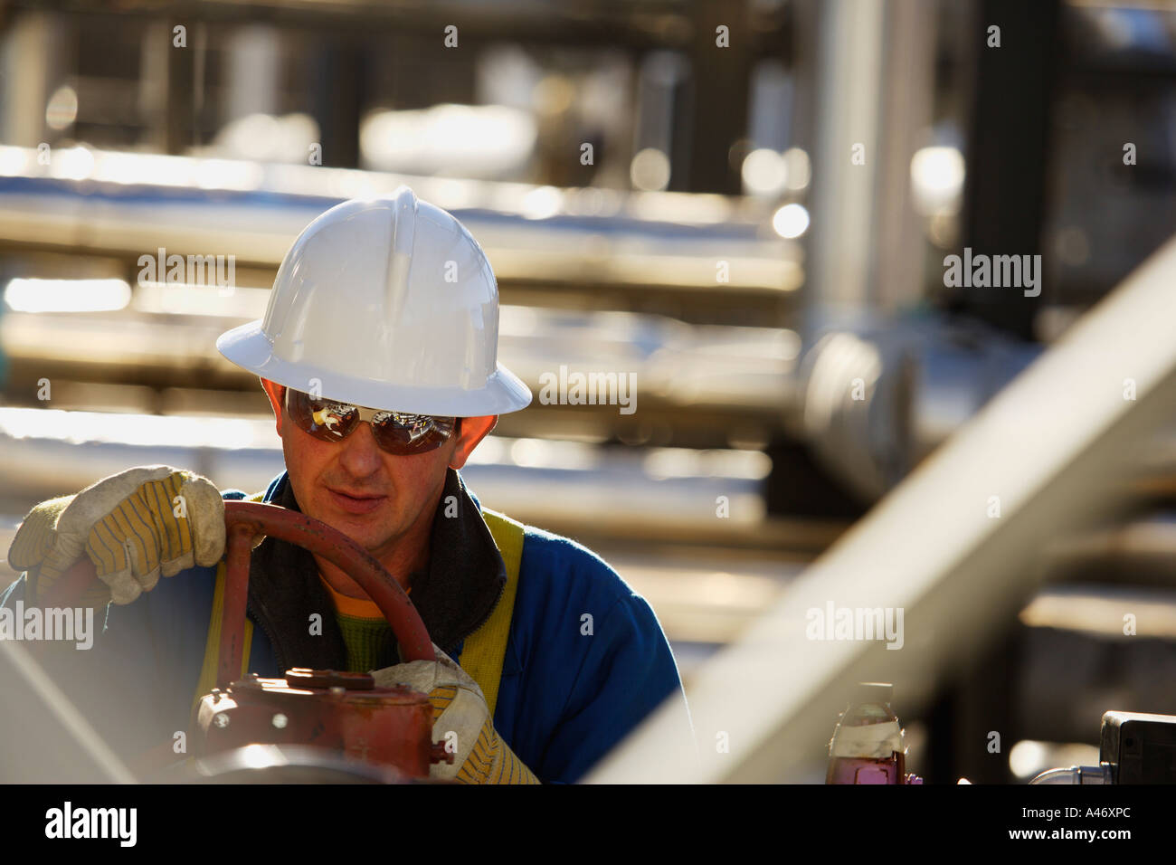 Oil head rig worker hi-res stock photography and images - Alamy