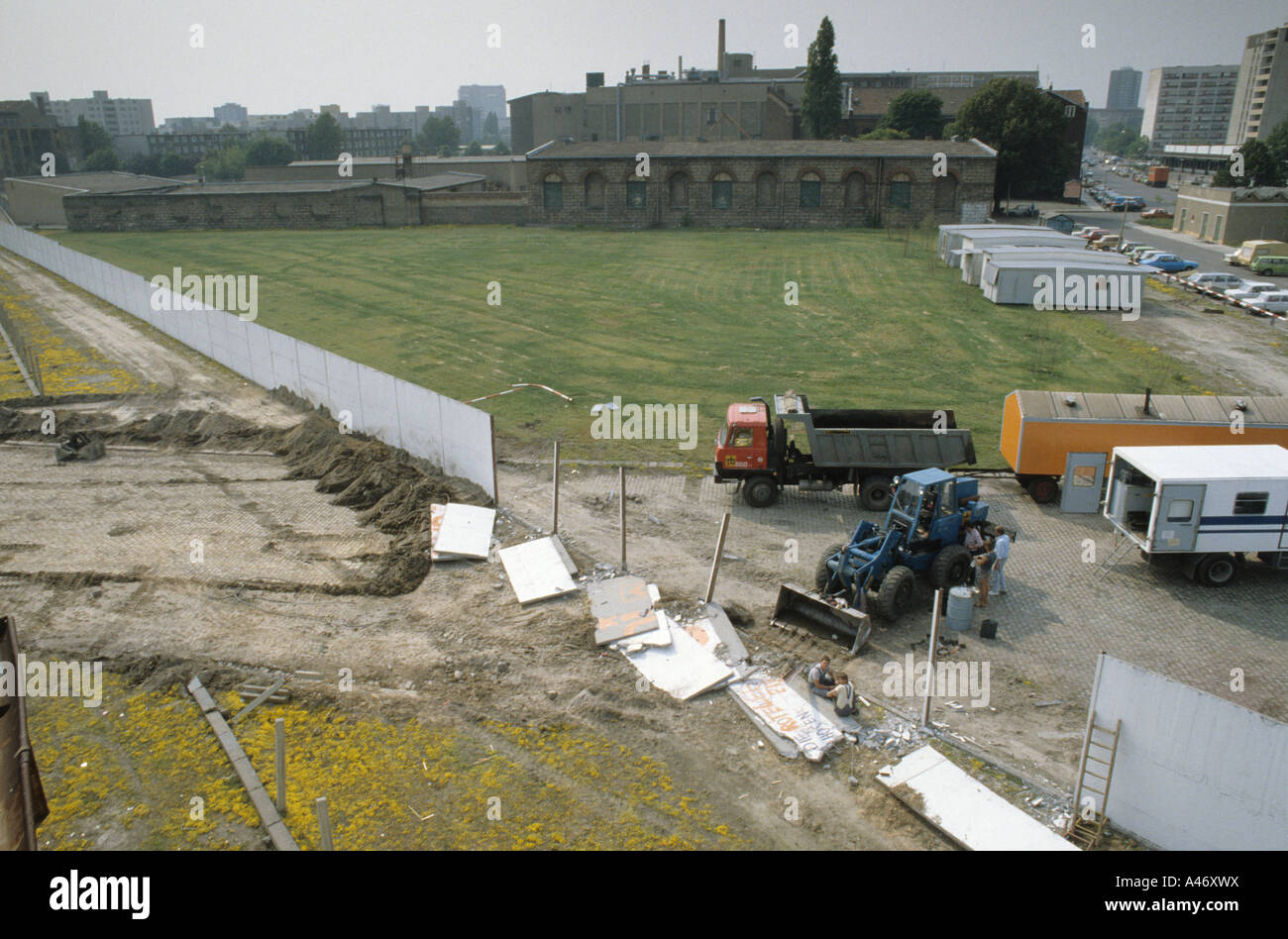 Fall of the Berlin Wall: demolition of the Wall in Berlin-Mitte, Berlin ...