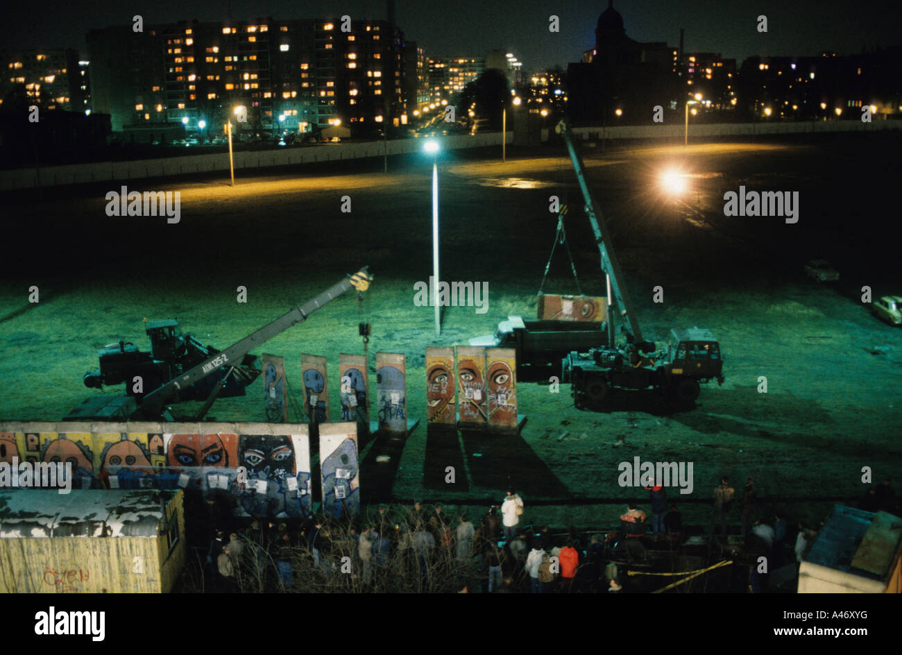 Fall berlin wall demolition checkpoint hi-res stock photography and ...