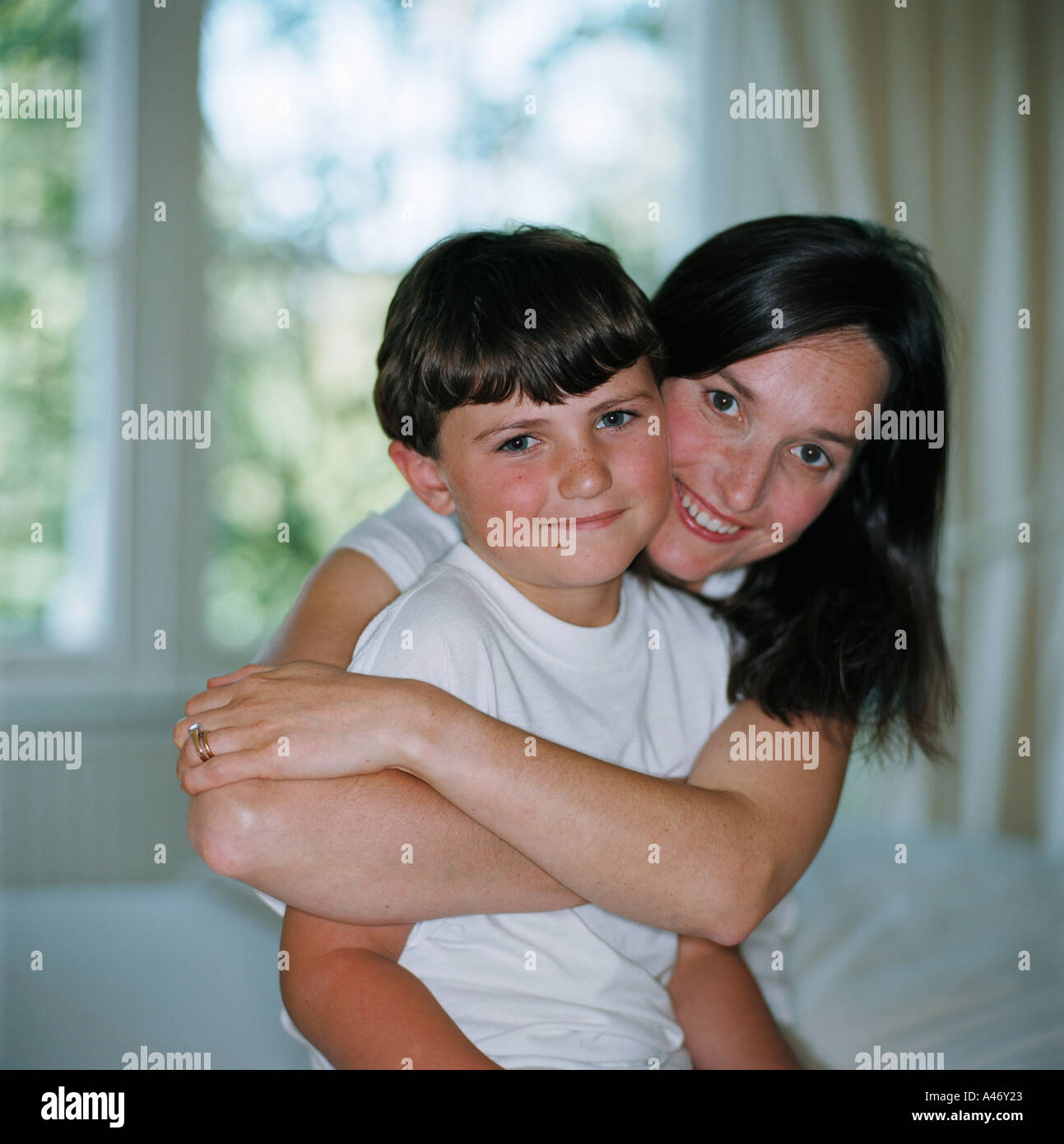 Mother hugging her son Stock Photo - Alamy