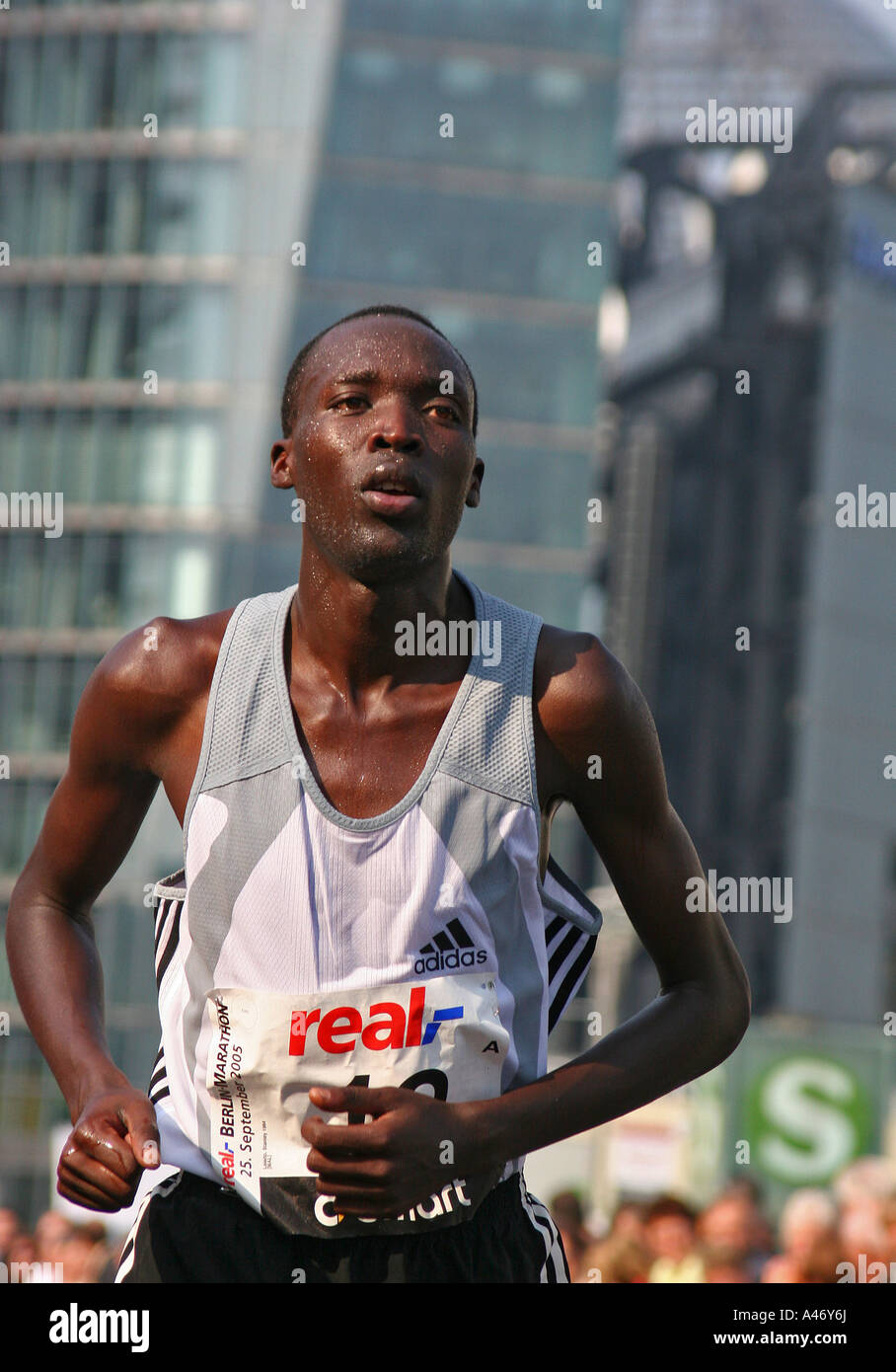 Man jogging berlin hi-res stock photography and images - Alamy