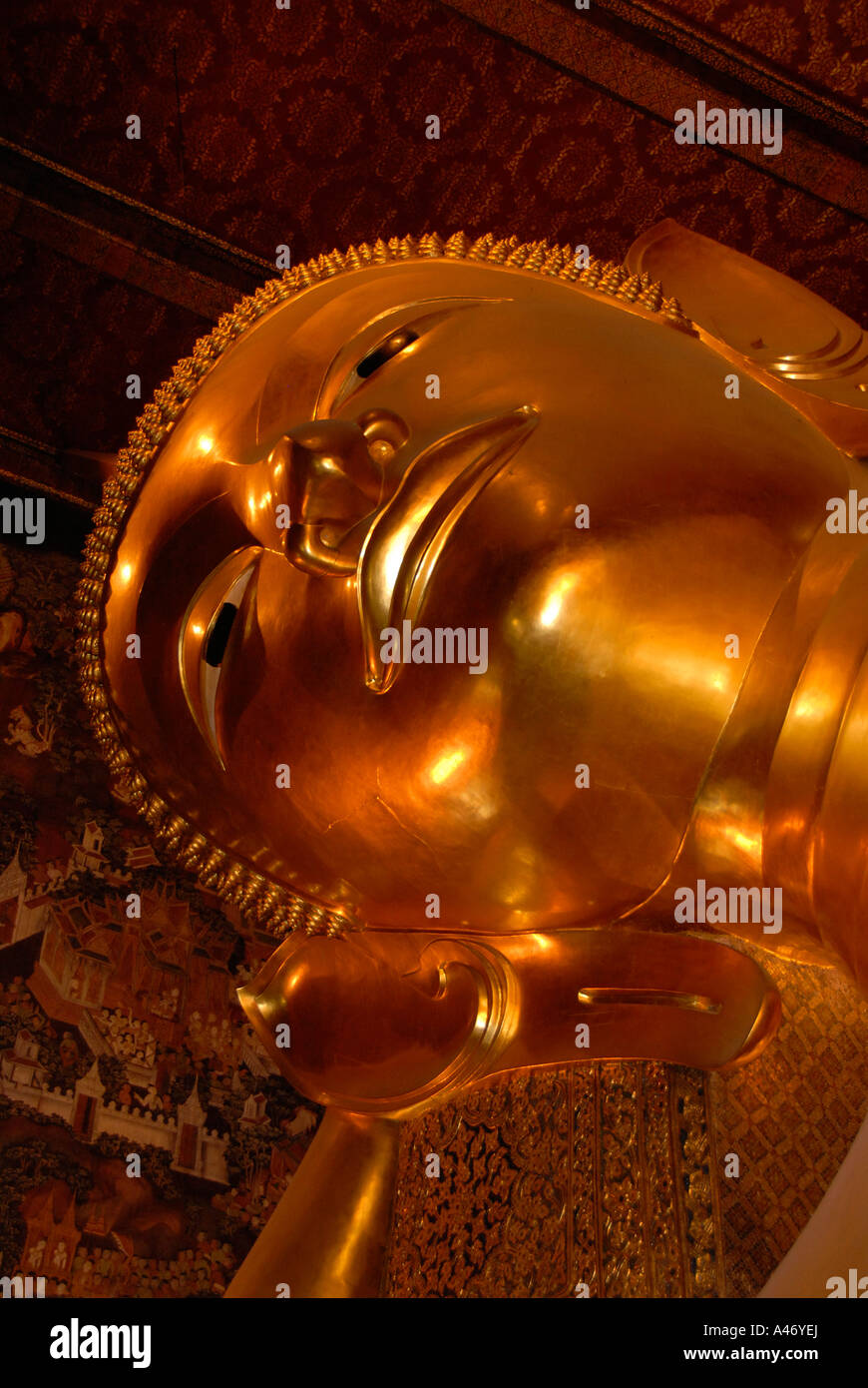 Giant head hi-res stock photography and images - Alamy