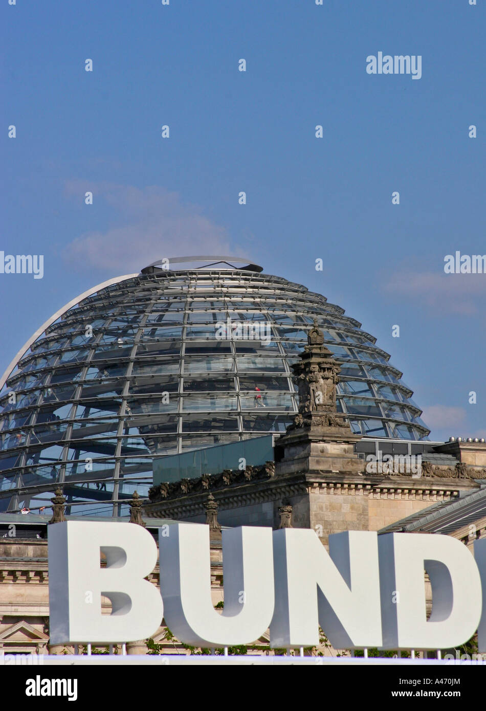 Pediment dome reichstag building hi-res stock photography and images ...