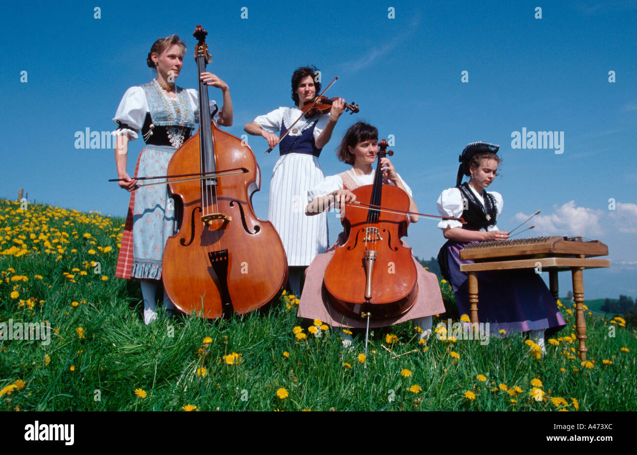 Four female musicians hi-res stock photography and images - Alamy
