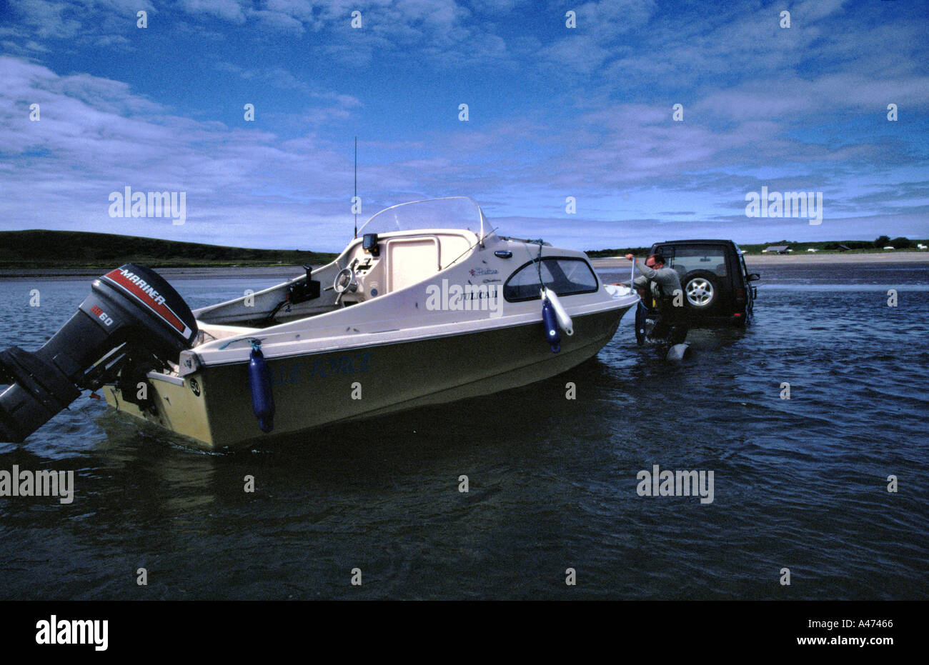 Taking a boat out of the water Stock Photo - Alamy