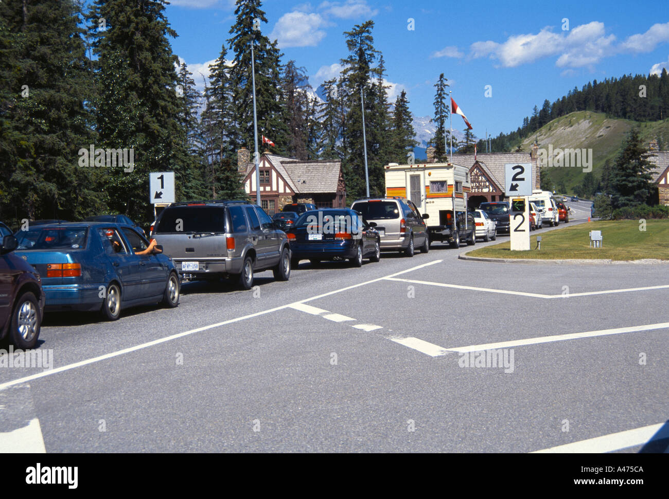 Entrance gate to banff national park hi-res stock photography and ...