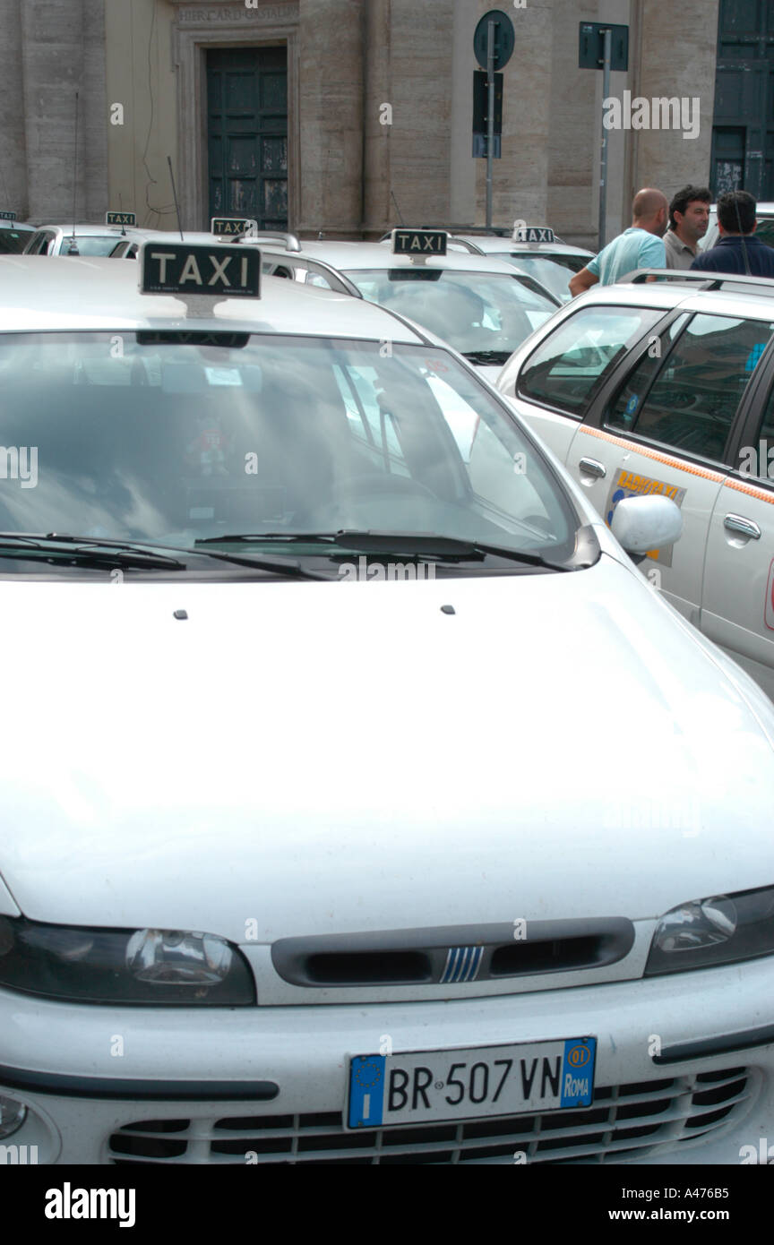 Rome taxi stand hi-res stock photography and images - Alamy