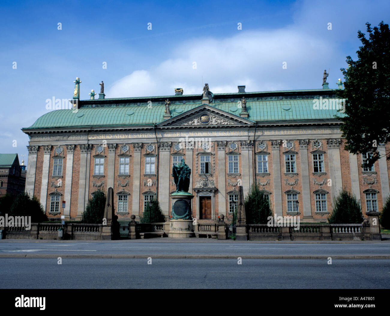 Statue of Gustav Vasa in front of Riddarhuset (House of the Nobility ...