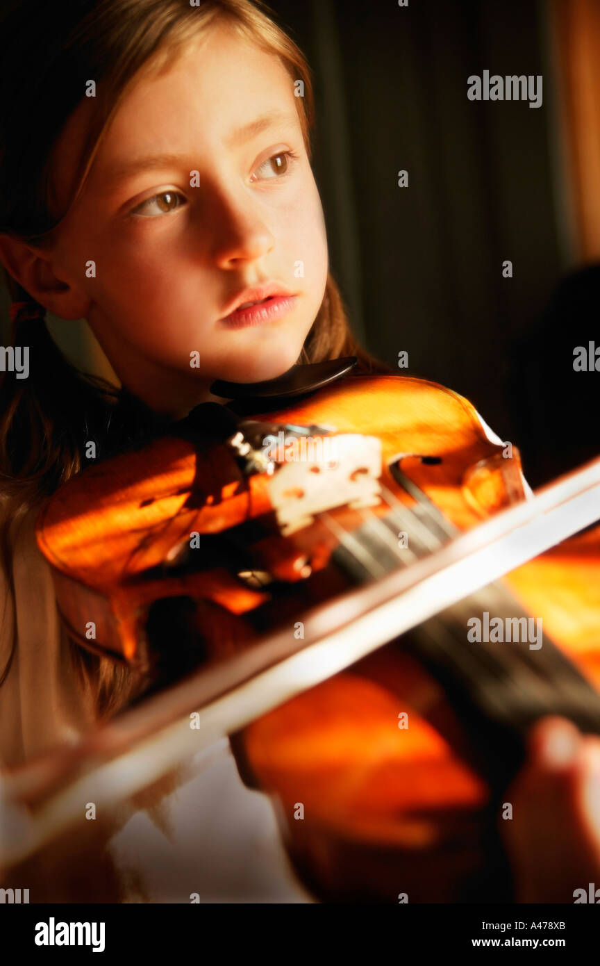 Violin Players High Resolution Stock Photography and Images - Alamy