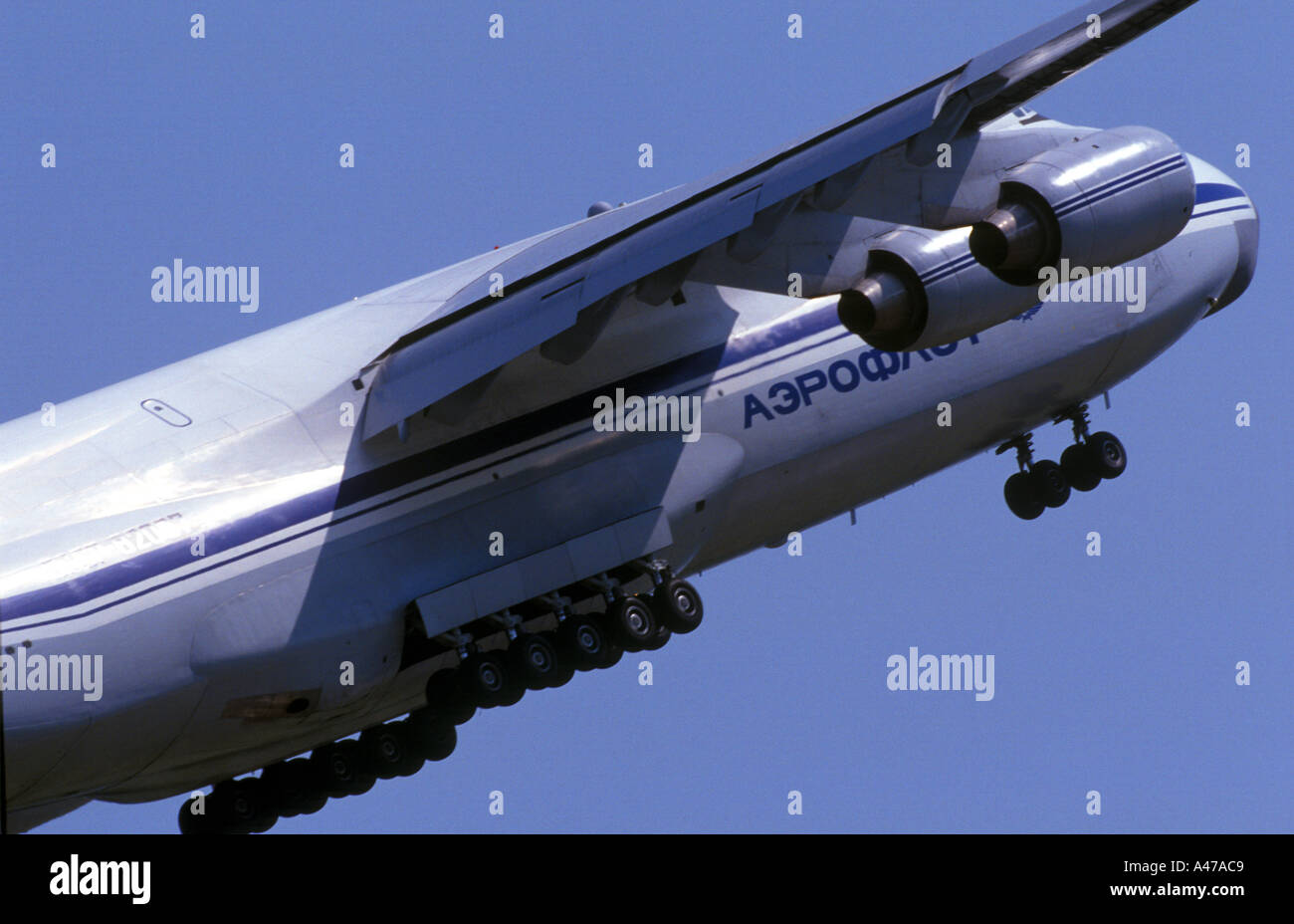 Antonov an124 hi-res stock photography and images - Alamy