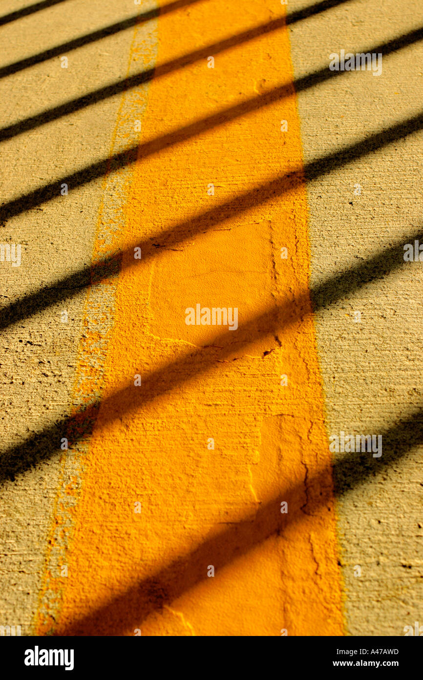 Road yellow divider lines hi-res stock photography and images - Alamy