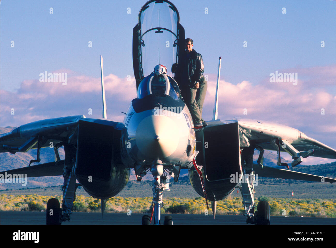F 14 tomcat hi-res stock photography and images - Alamy
