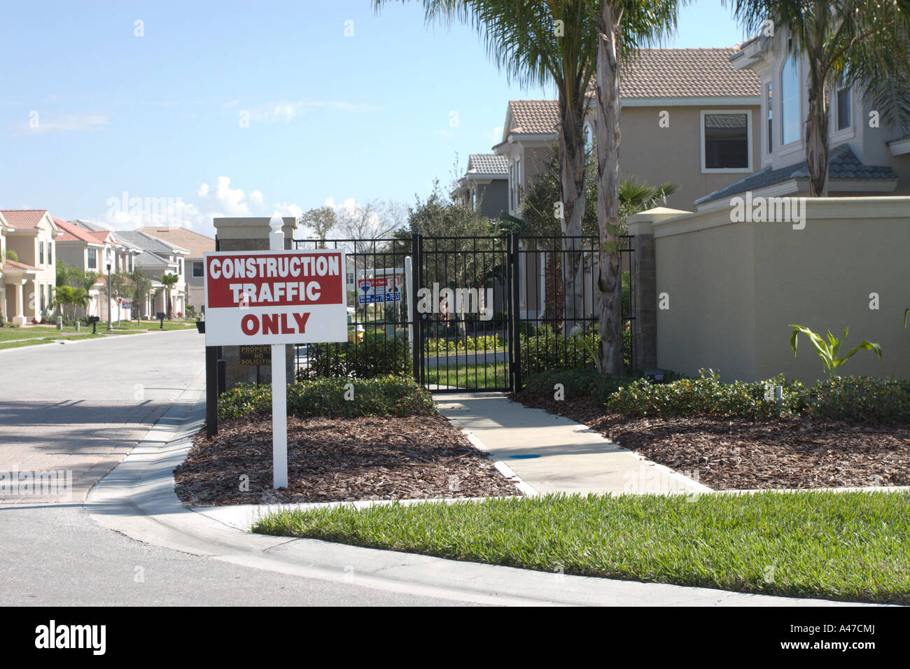 Construction Traffic Only Wooden Sign Stock Photo - Alamy