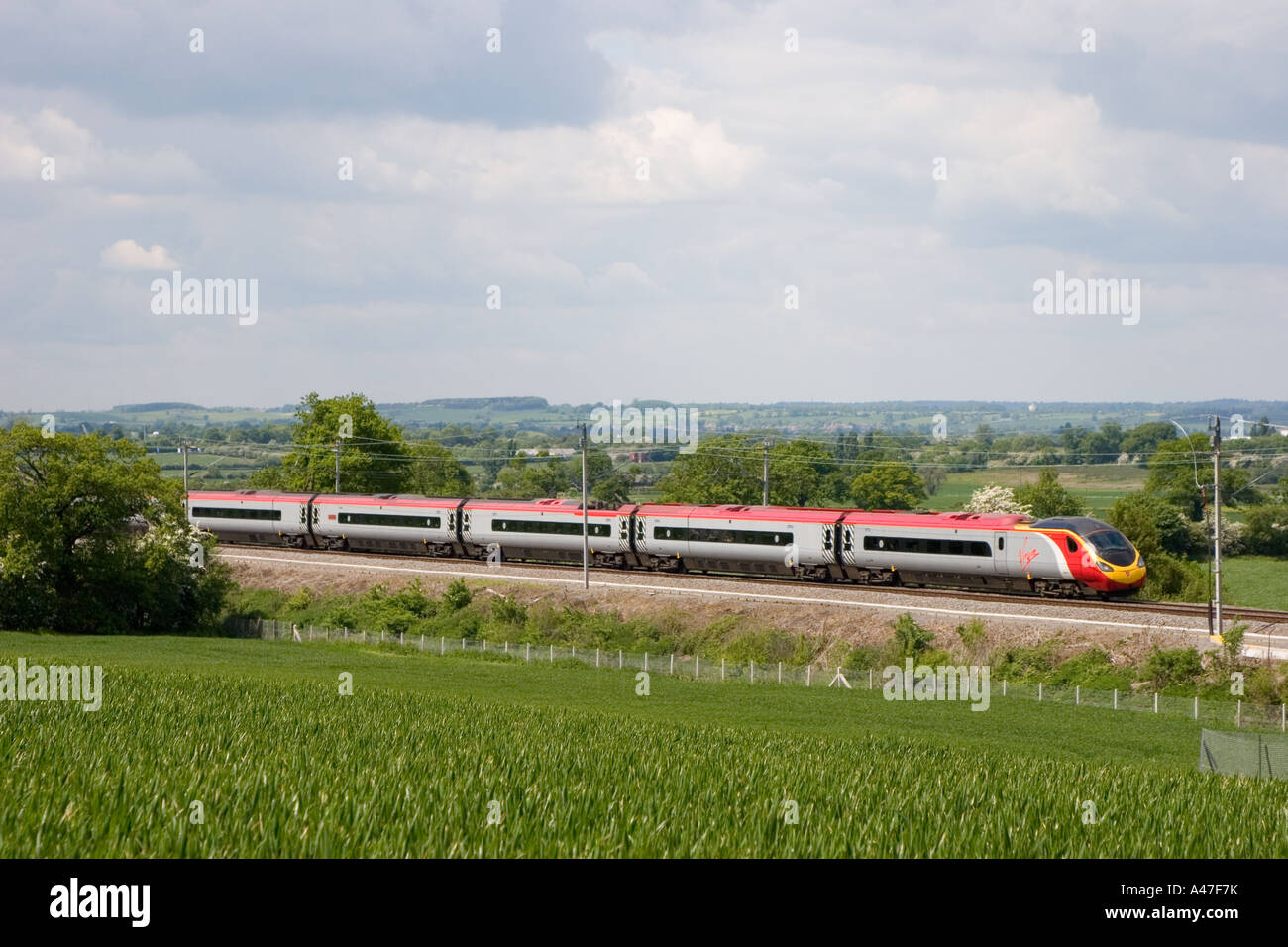 Class 390 Pendolino tilting EMU with a Virgin West Coast service near ...