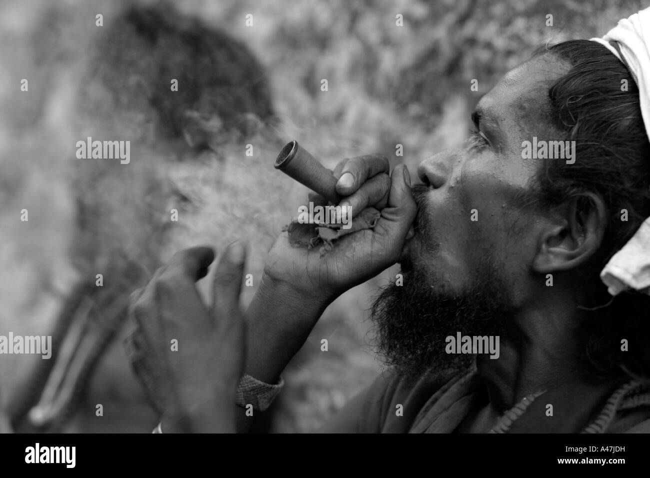 Man with hash pipe hi-res stock photography and images - Alamy