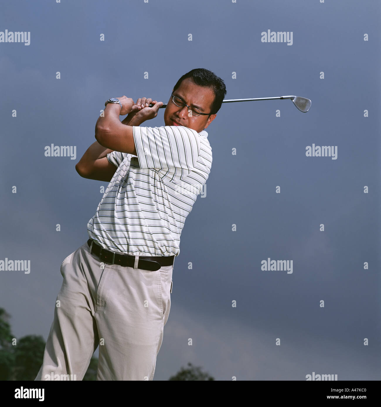 Man swinging golf club Stock Photo - Alamy
