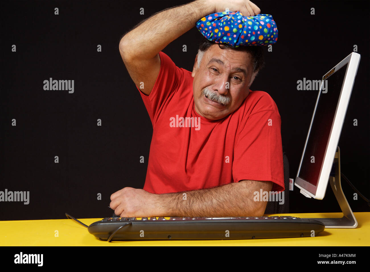 Face confused old man computer hi-res stock photography and images - Alamy
