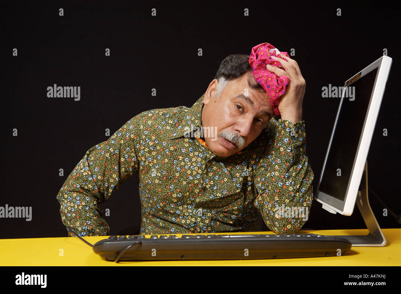 Face confused old man computer hi-res stock photography and images - Alamy