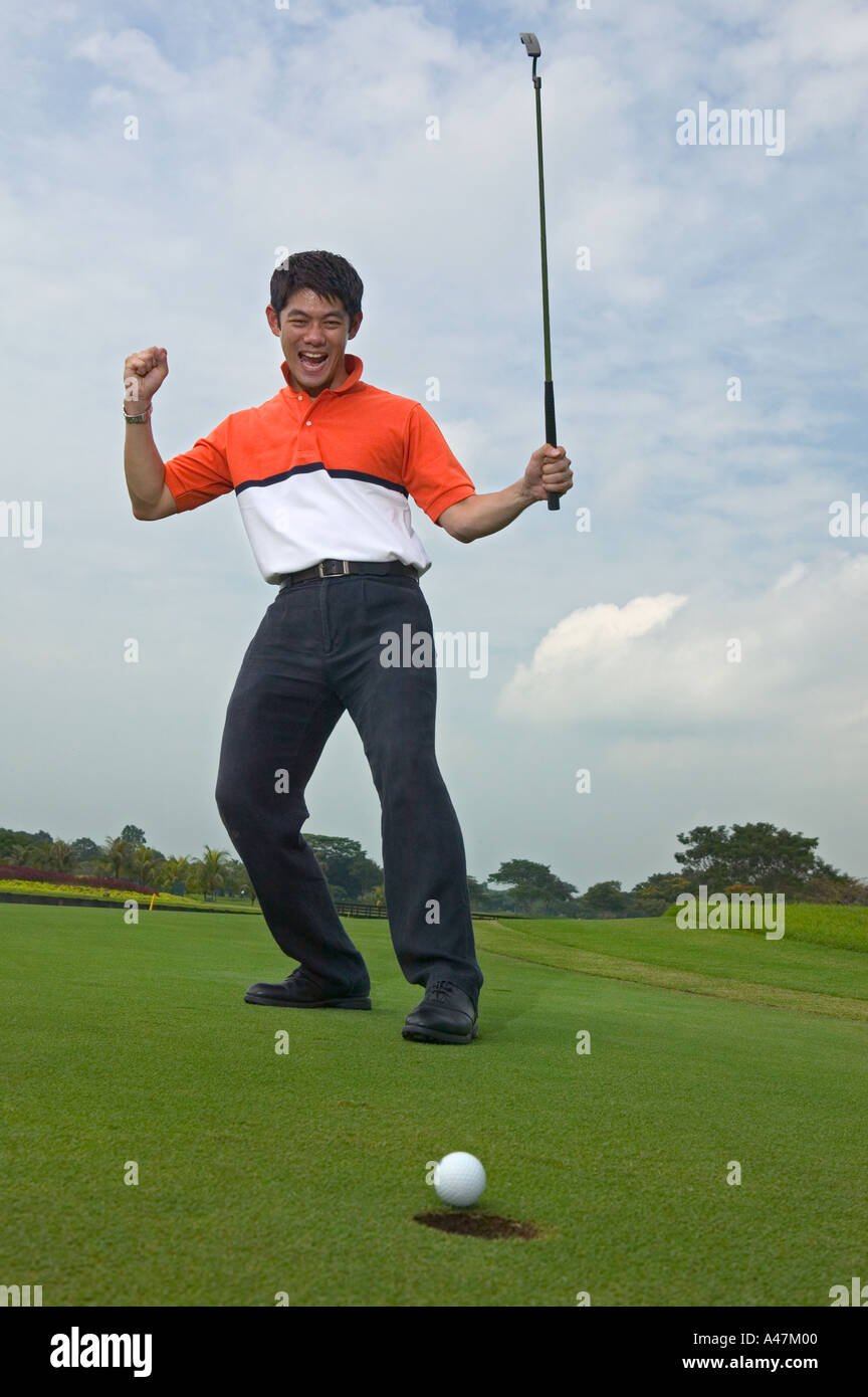 Man putting golf ball hi-res stock photography and images - Alamy