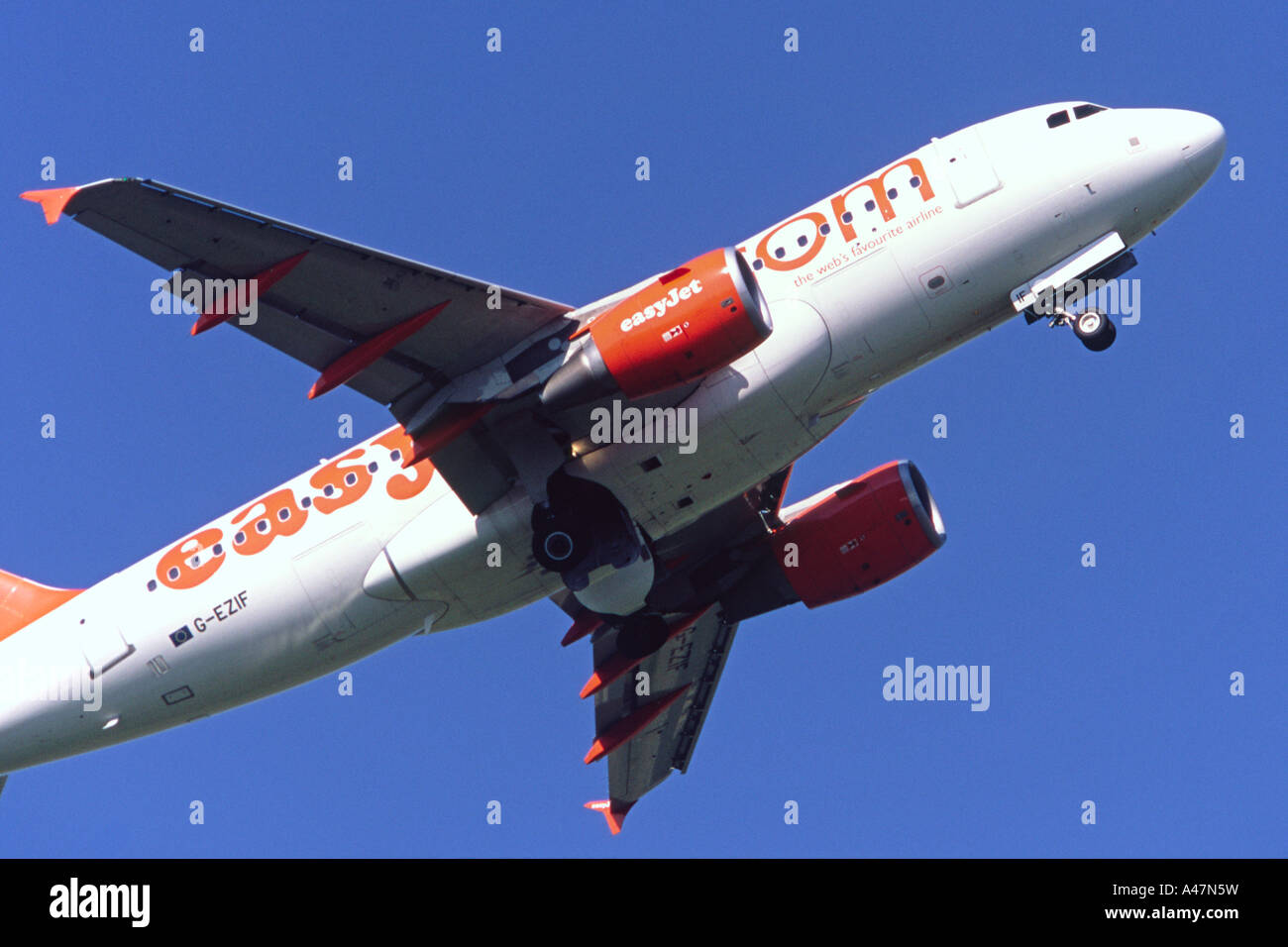 Easyjet passenger aeroplane taking hi-res stock photography and images ...