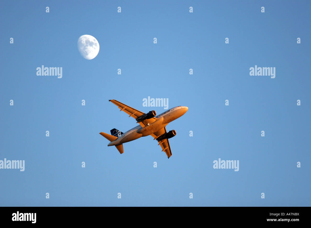 Aircraft moon hi-res stock photography and images - Alamy