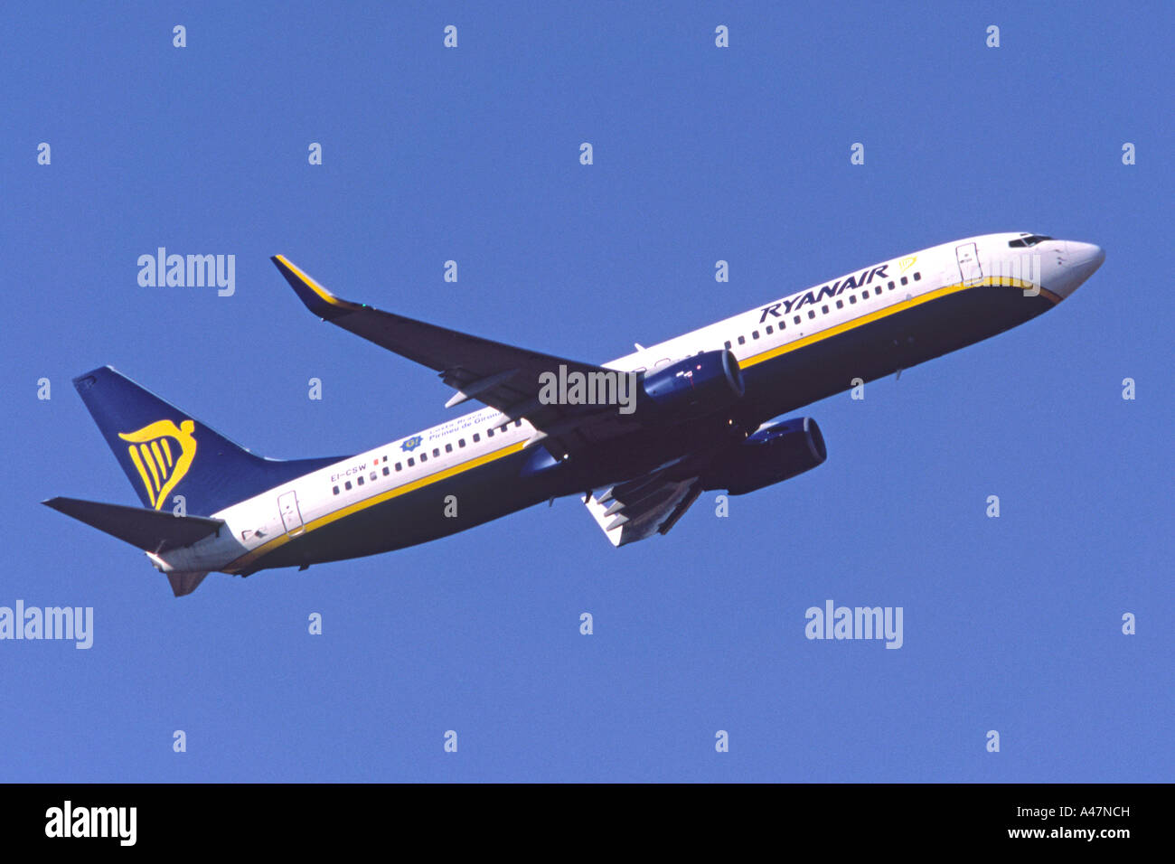 Boeing 737 operated by Ryanair departing Luton Airport, UK Stock Photo ...