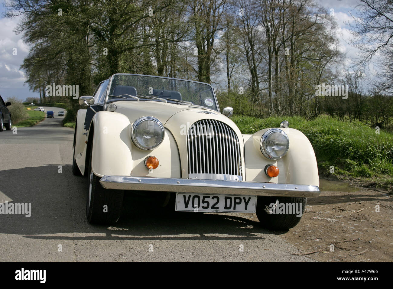 Cream coloured car hi-res stock photography and images - Alamy